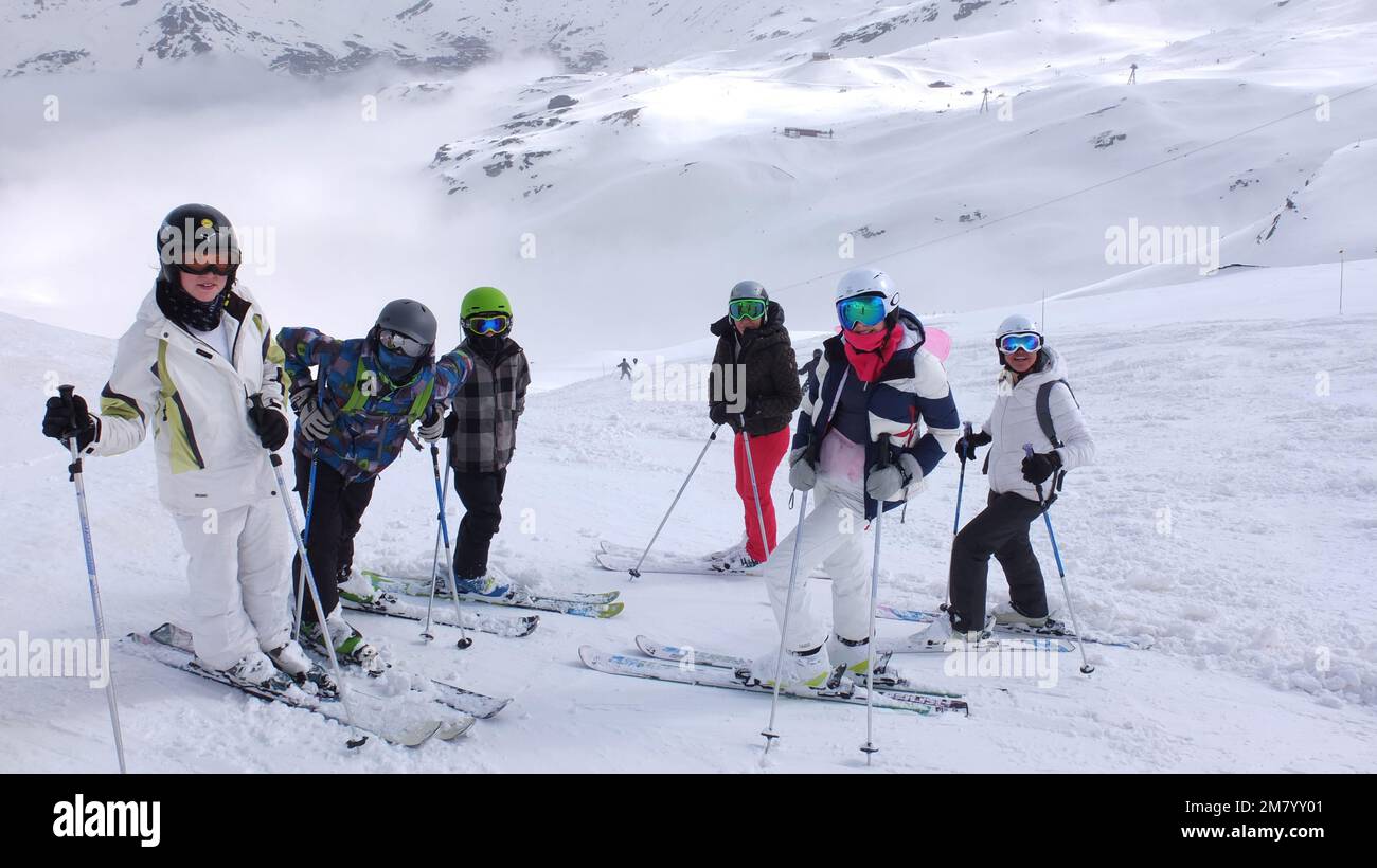 A group of skiers pose on the piste above Orelle in the 3 Valleys Stock ...