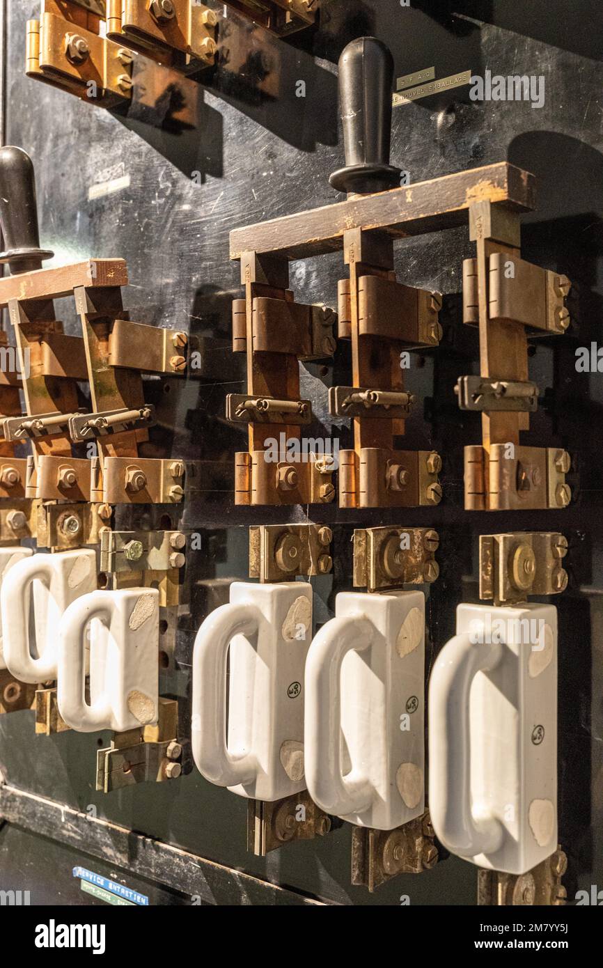 Circuit breaker old hi-res stock photography and images - Alamy