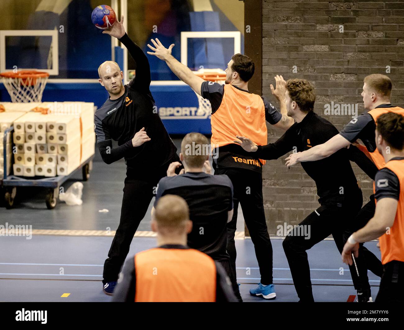 ARNHEM - Handball player Bart Ravensbergen (L) during a training at Papendal of the TeamNL ...