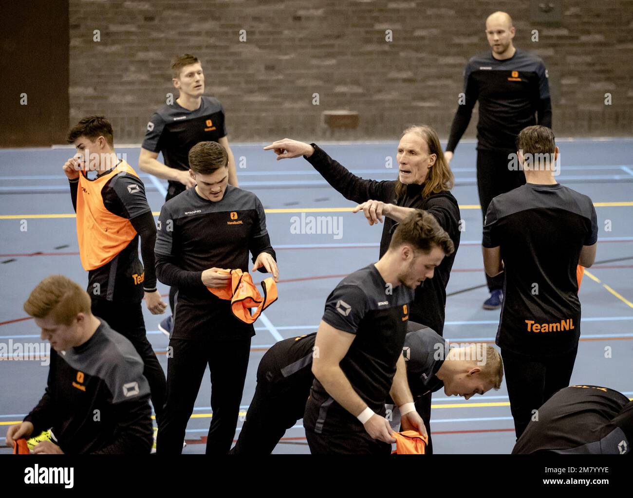 Handballmen hi-res stock photography and images - Alamy