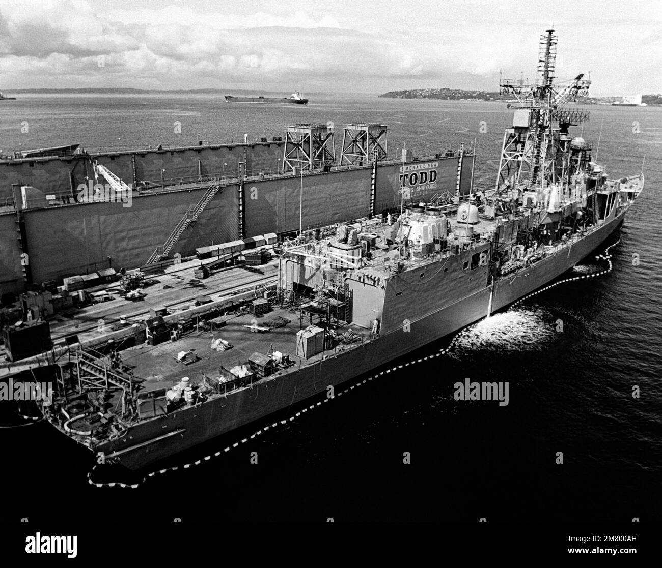 Uss halyburton ffg 40 hi-res stock photography and images - Alamy