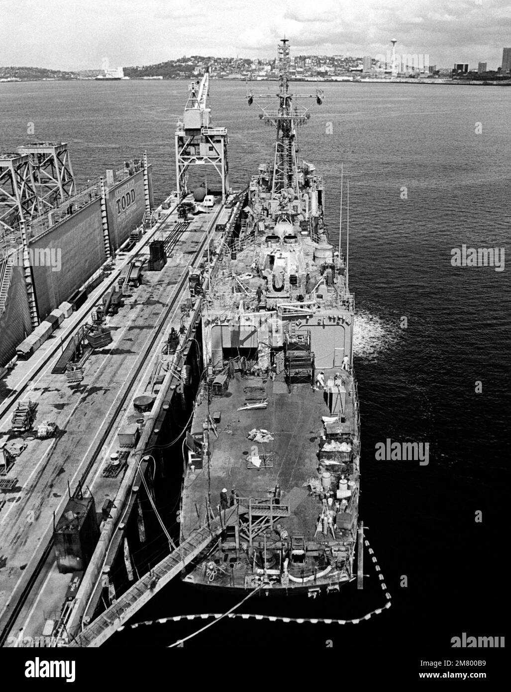A stern view of the guided missile frigate USS HALYBURTON (FFG 40) at ...