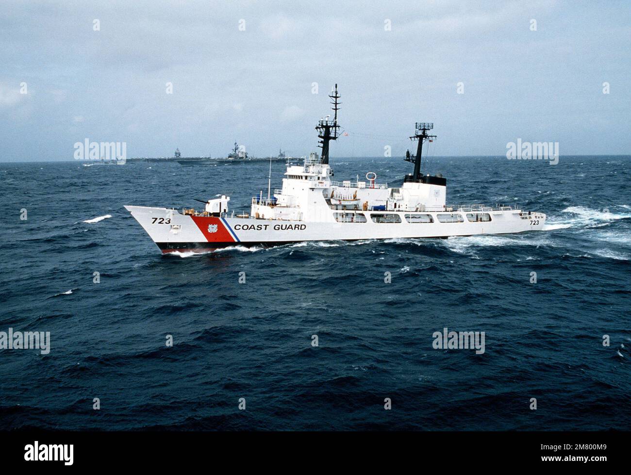 A port bow view of the Coast Guard Hamiliton class high-endurance ...