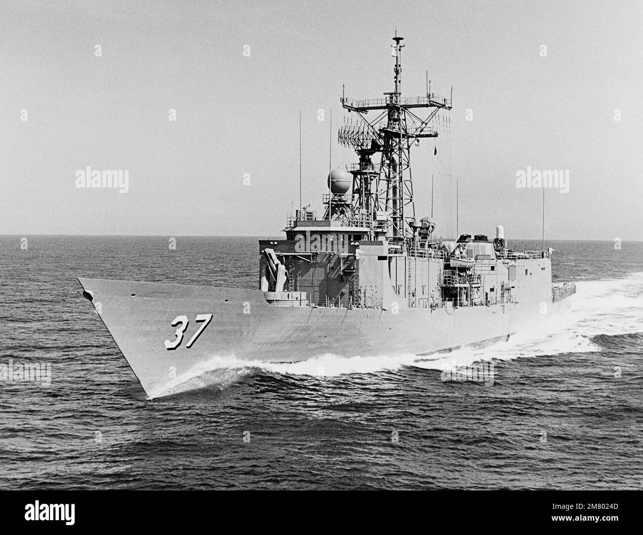A port bow view of the guided missile frigate USS CROMMELIN (FFG 37 ...