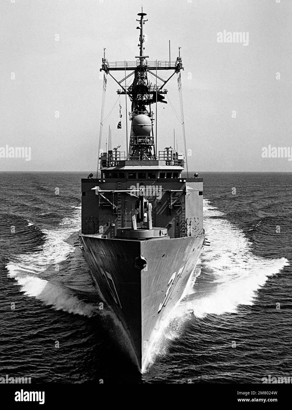 A bow view of the guided missile frigate USS CROMMELIN (FFG 37 ...