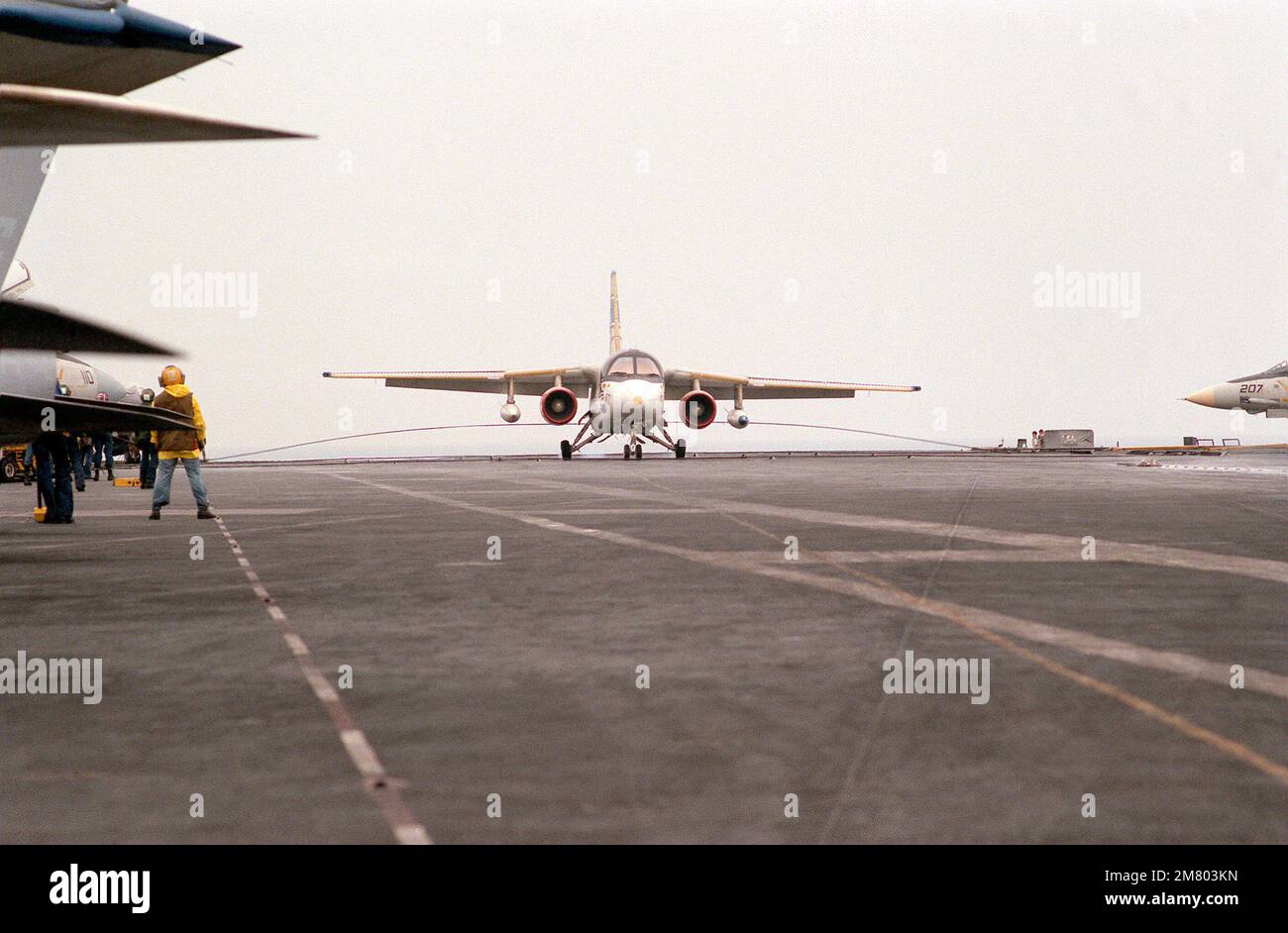 An Air Anti-submarine Squadron 31 (VS-31) S-3A Viking aircraft catches ...