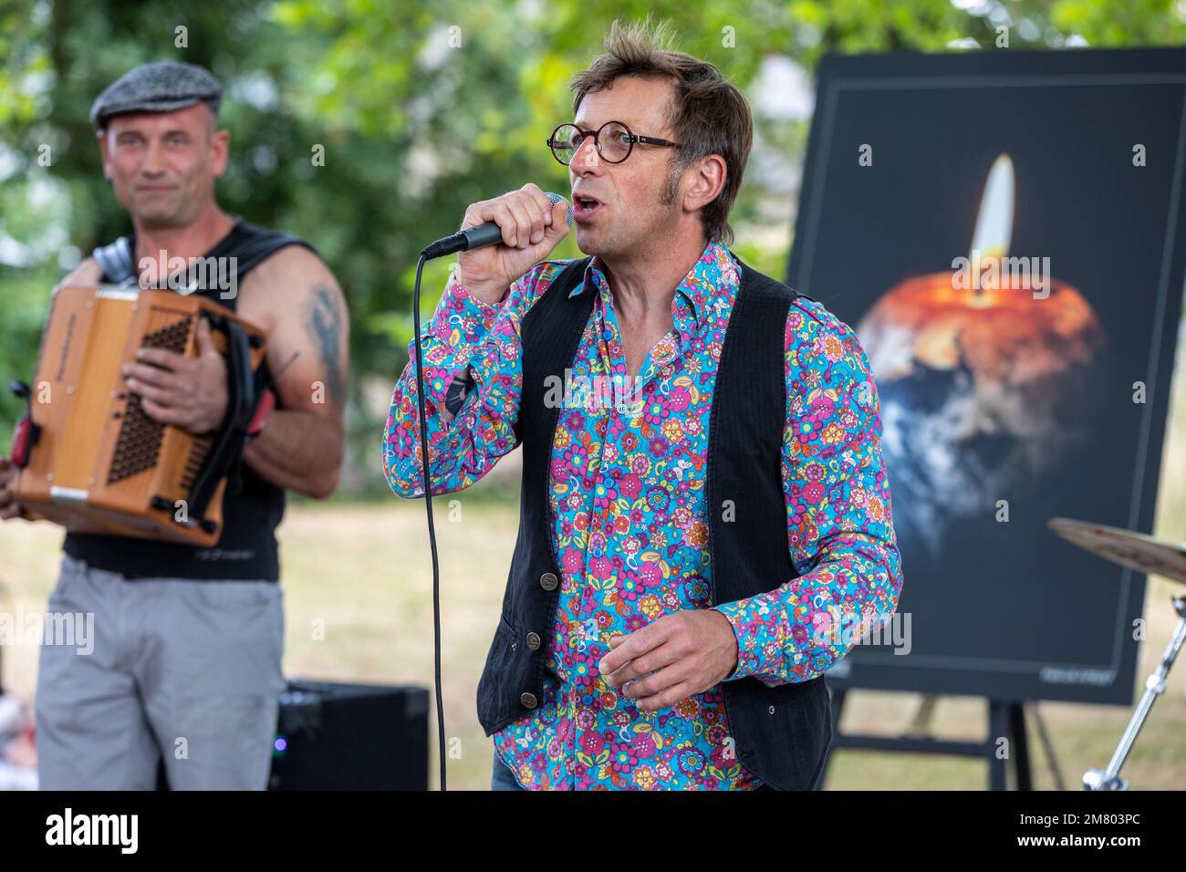 SOUS LES PLATANES CONCERT WITH THE BAND LES MEGOTS AND A TERRE FRAGILE ...