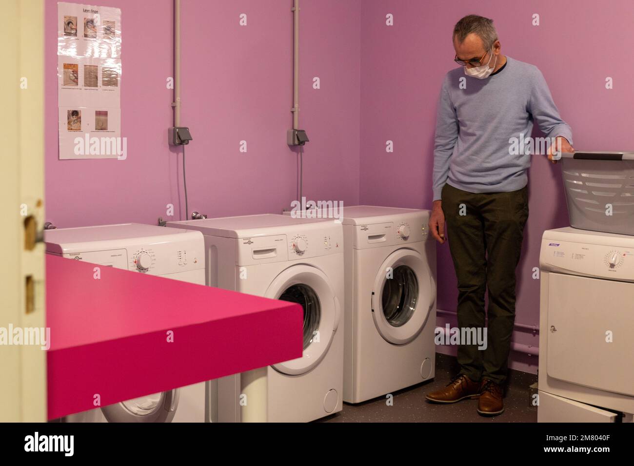 RESIDENT IN THE LAUNDRY ROOM DOING HIS LAUNDRY, CARE HOME FOR ADULTS ...
