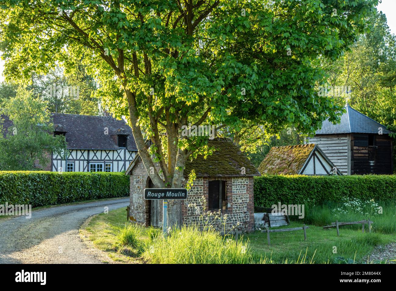 HAMEAU DU ROUGE MOULIN HAMLET, VALLEY OF THE RISLE, EURE, NORMANDY ...