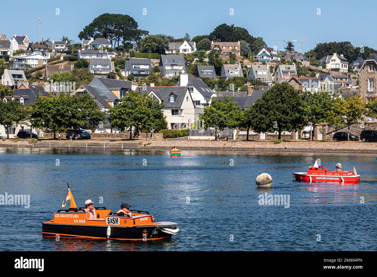 MINIATURE PORT, LEISURE ACTIVITY IN THE TOWN CENTER WITH SMALL ELECTRIC ...