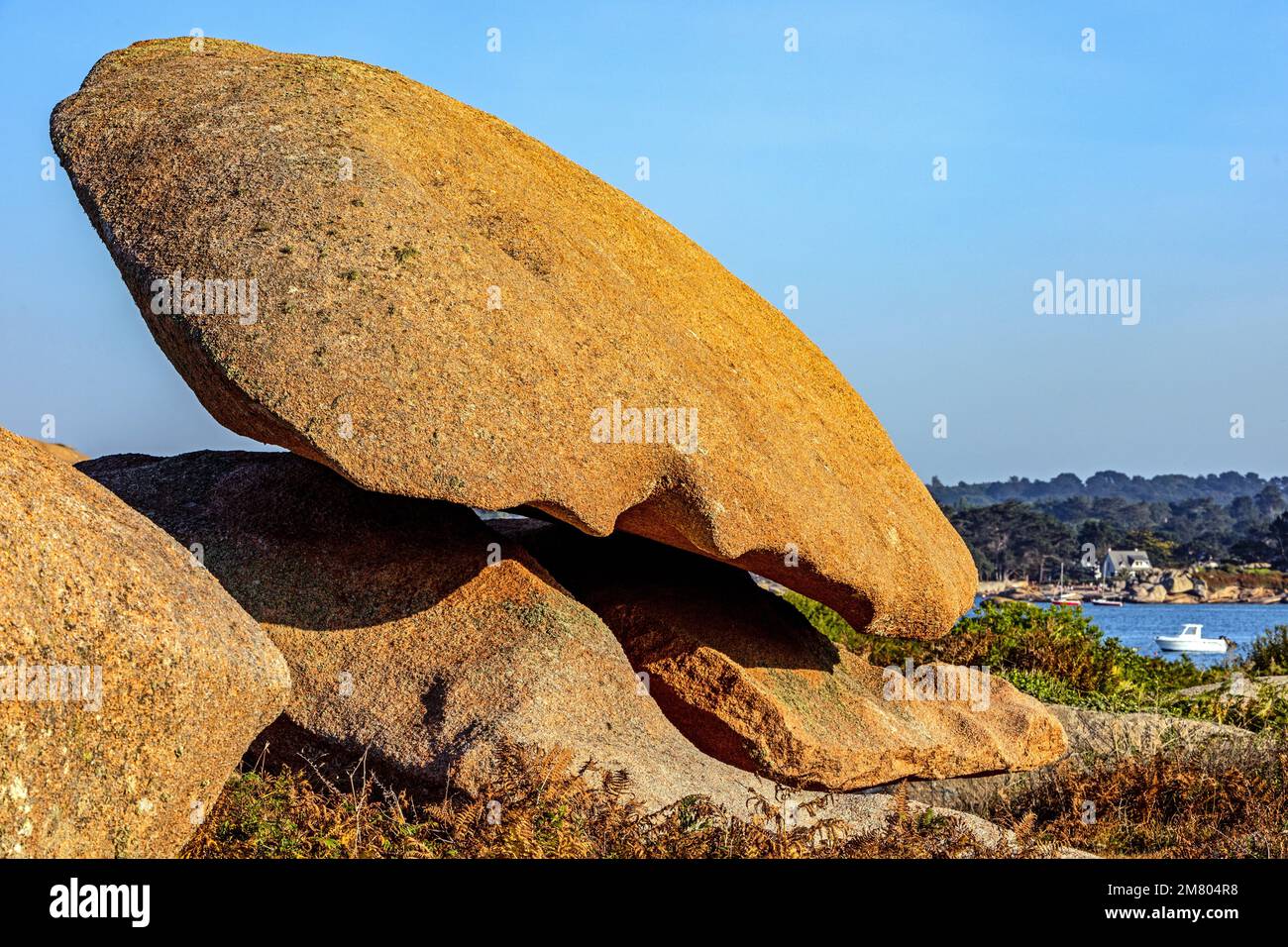 PINK GRANITE BOULDERS, SUNSET OVER THE RENOTE ISLAND POINT, TREGASTEL ...