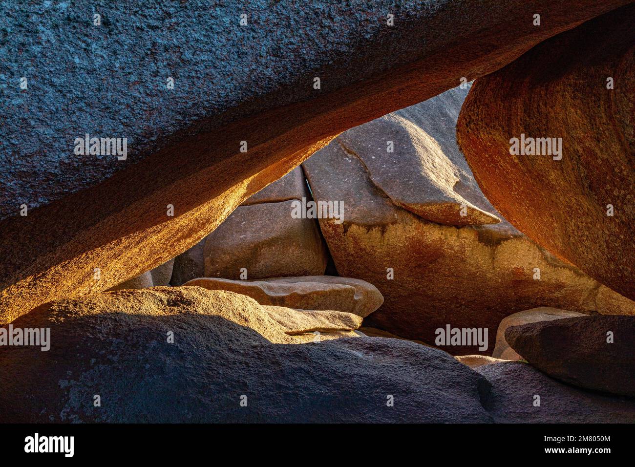 PINK GRANITE BOULDERS AT SUNSET, RENOTE ISLAND POINT, TREGASTEL, PINK ...