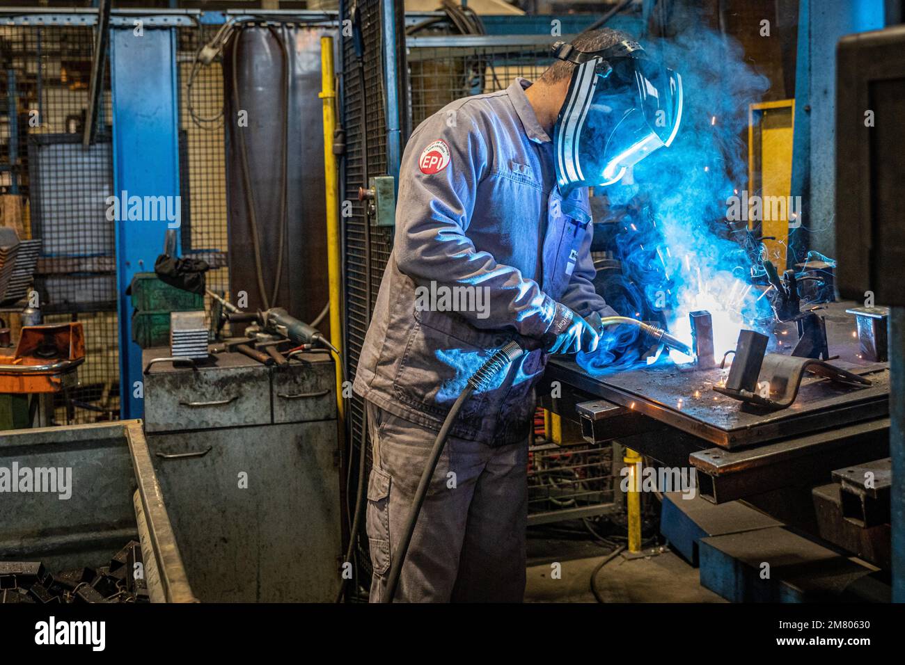 Welder4s mask hi-res stock photography and images - Alamy