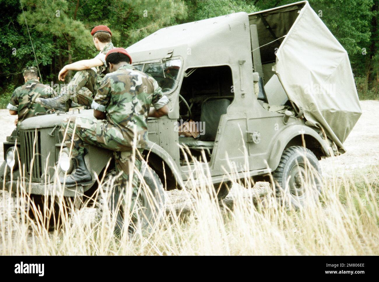 Army troops from the 82nd Airborne Division, Fort Bragg, North Carolina ...