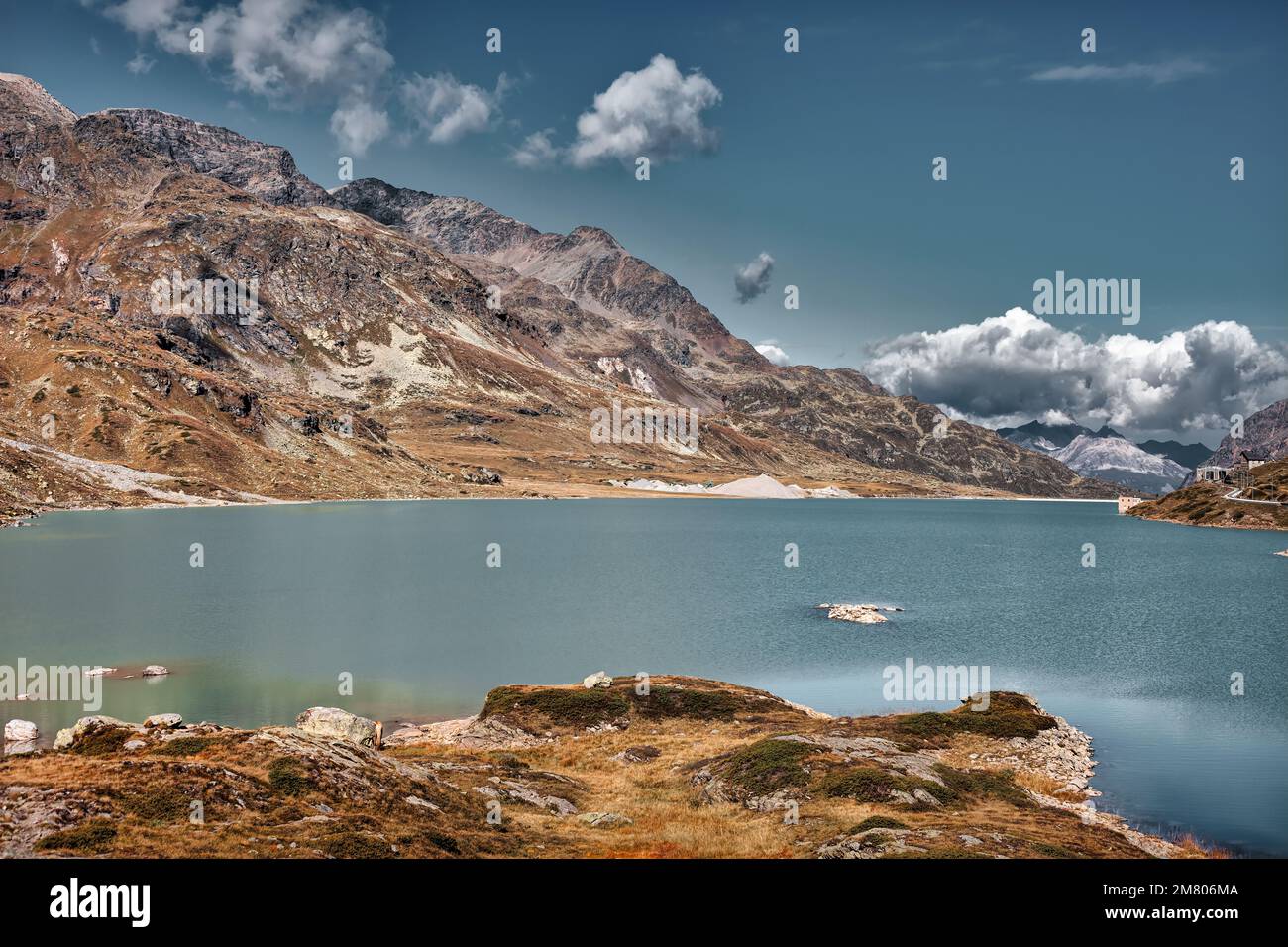 Lago bianco hi-res stock photography and images - Alamy