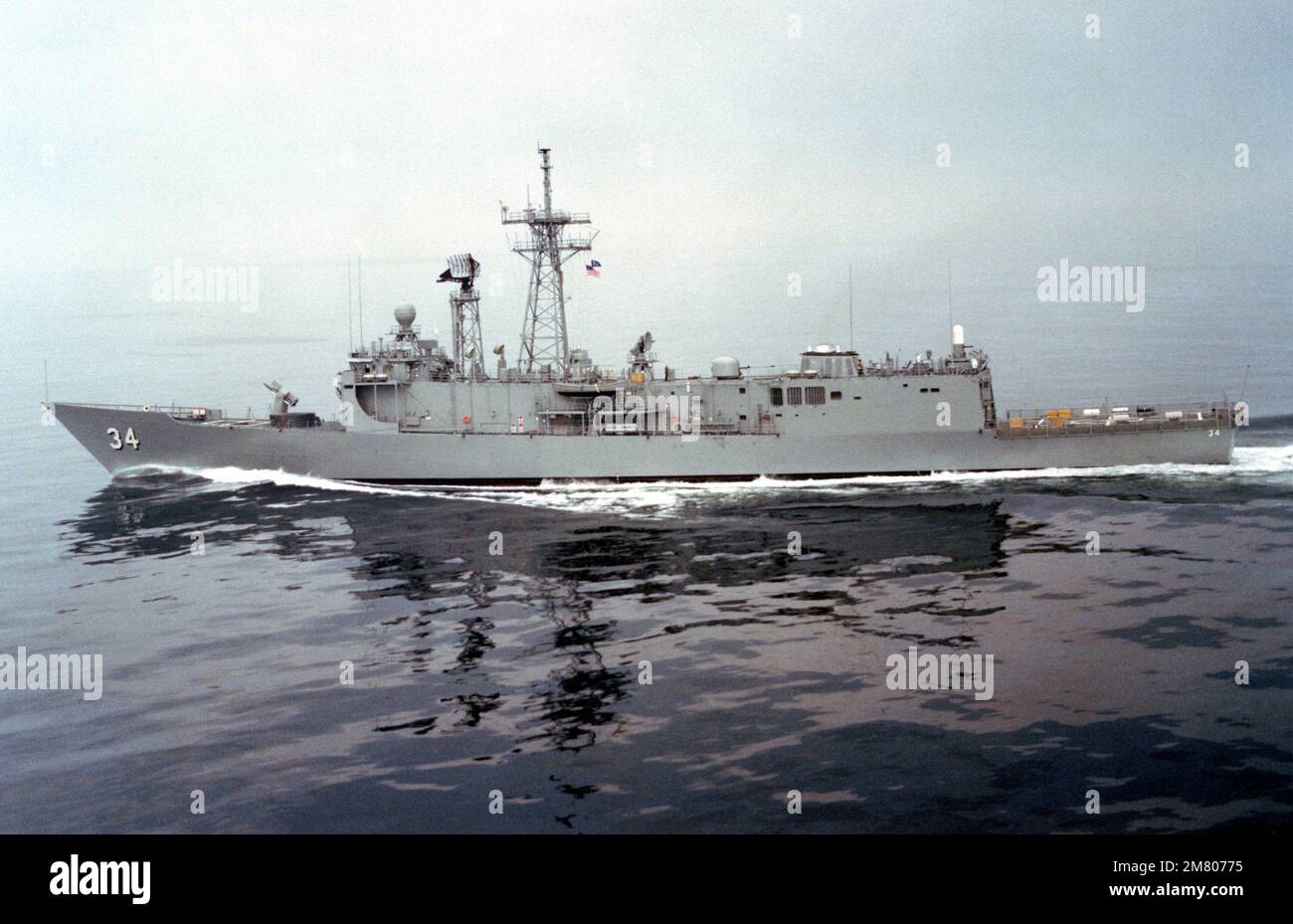 A port beam view of the guided missile frigate AUBREY FITCH (FFG-34 ...
