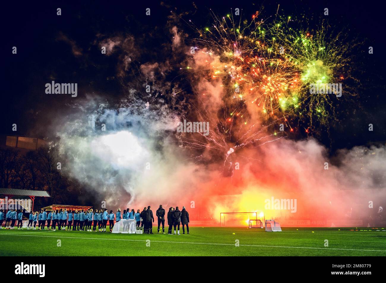 Swedish football fans women hi-res stock photography and images - Alamy