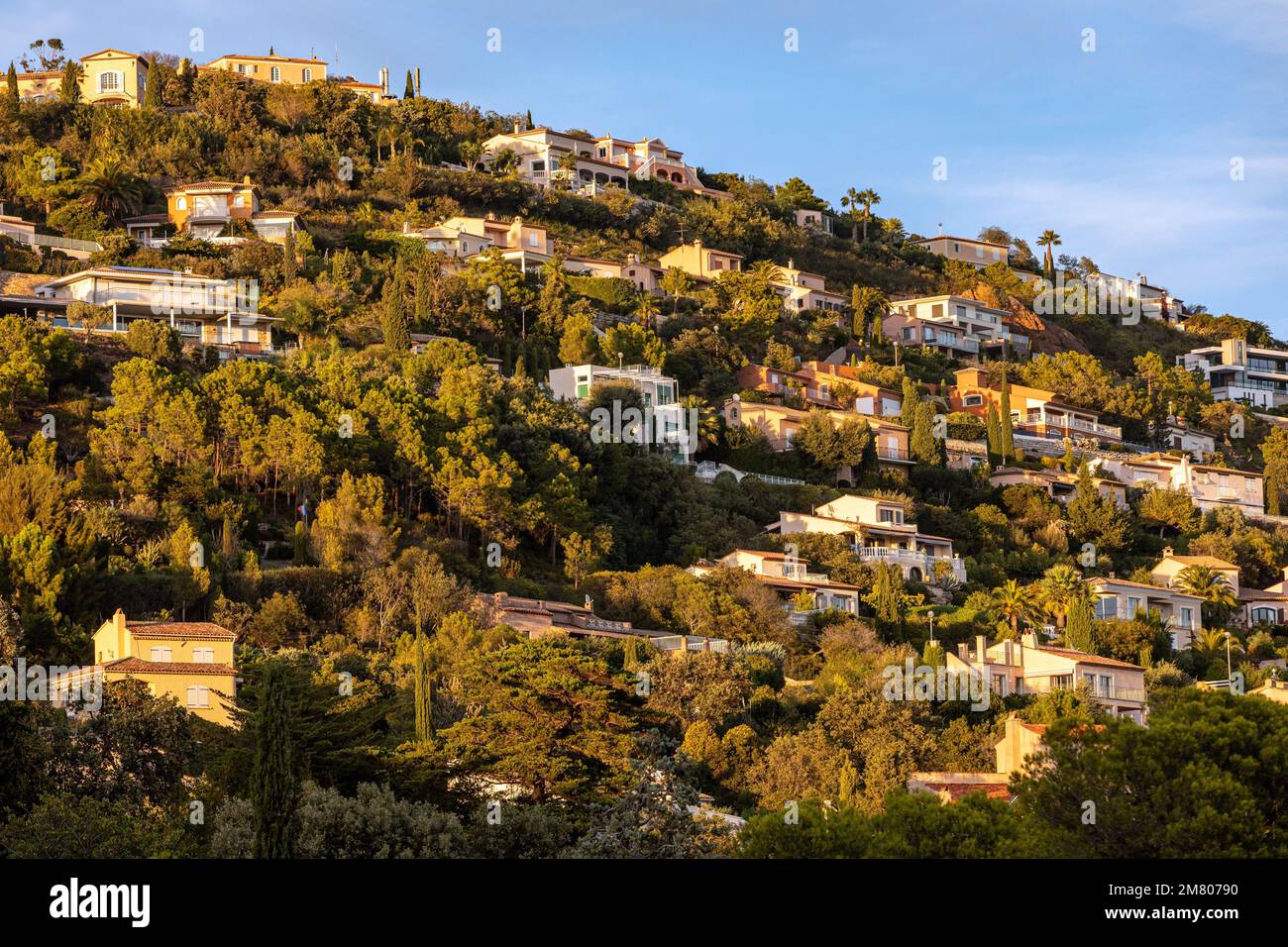RESIDENTIAL VILLAS ON THE FOOTHILLS OF THE MASSIF DE L'ESTEREL ...