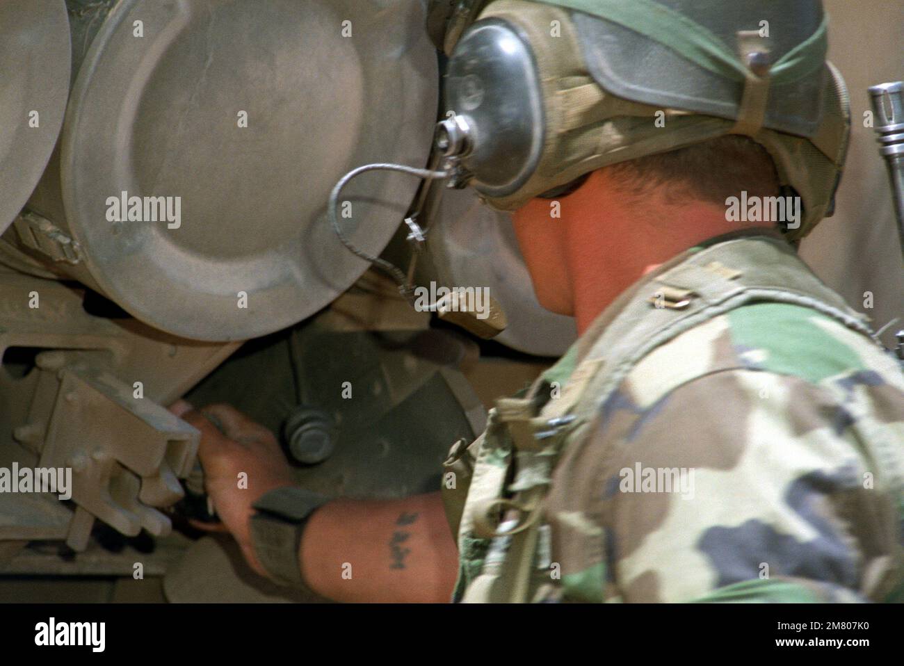 A member of the 3rd Battalion, 6th Field Artillery, 1ST Infantry ...