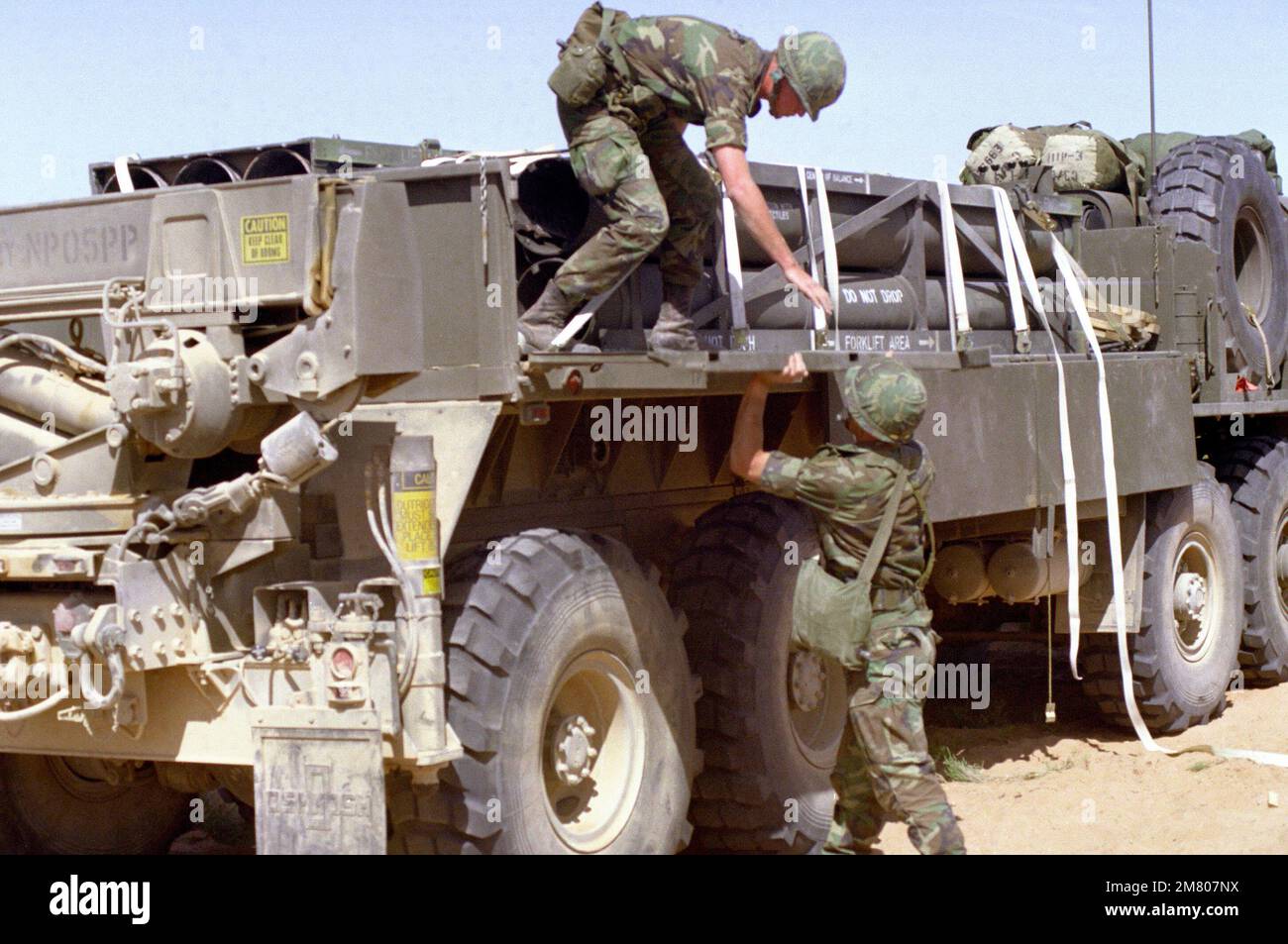 A member of the 3rd Bn., 6th Field Arty., 1ST Infantry Div., load ...