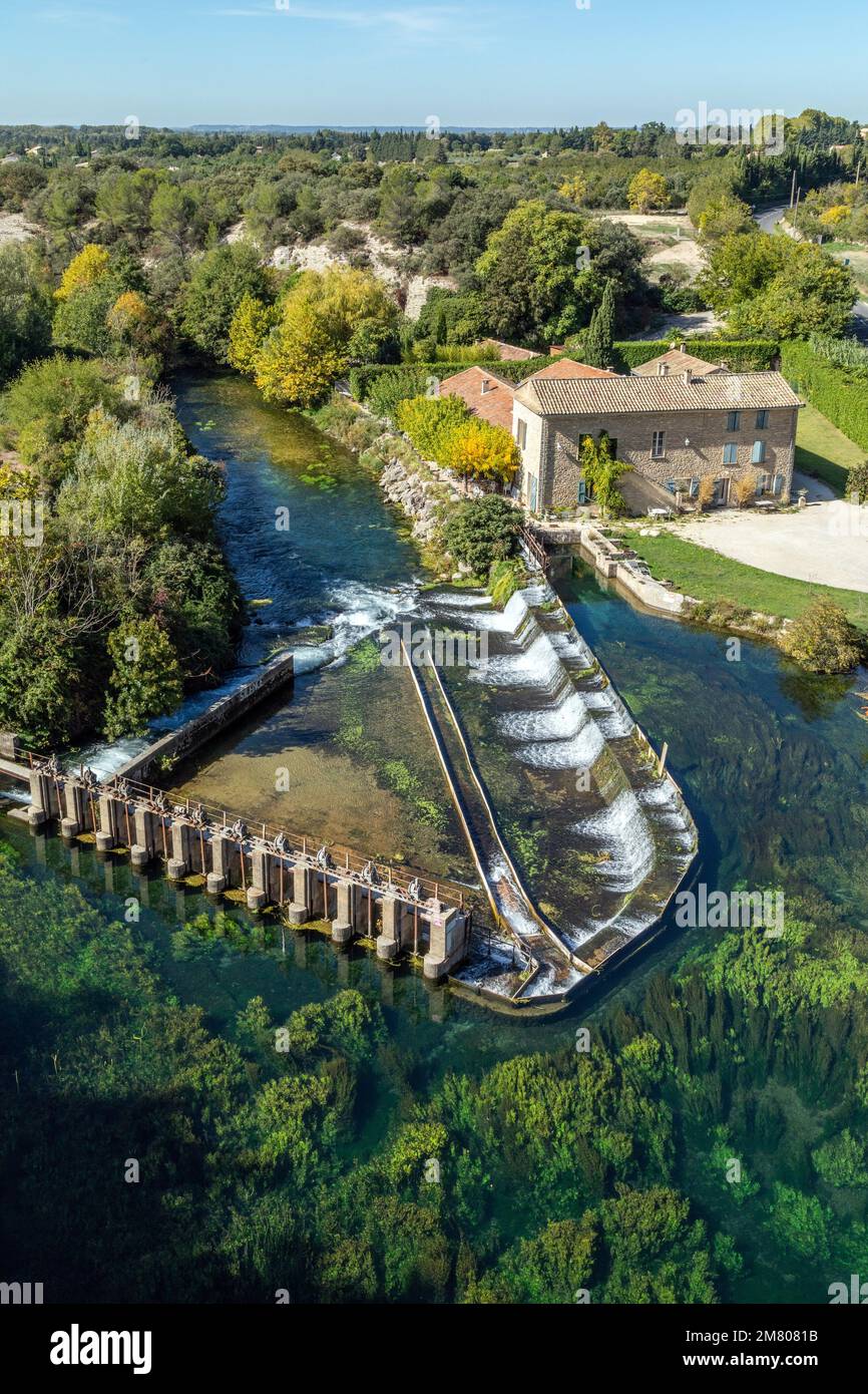 DAM OF THE MOULIN DE L'AQUEDUC ON THE SORGUE, FONTAINE-DE-VAUCLUSE ...