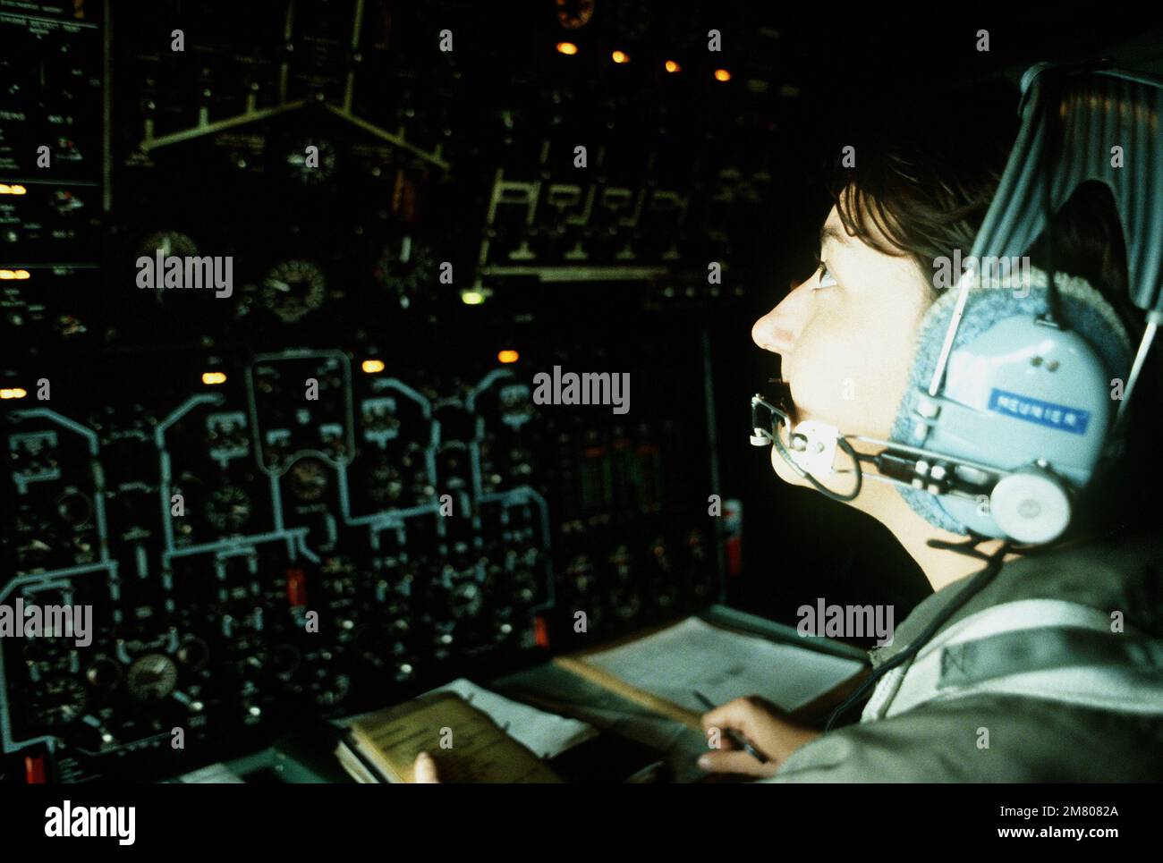 Female military personnel staff hi-res stock photography and images - Alamy