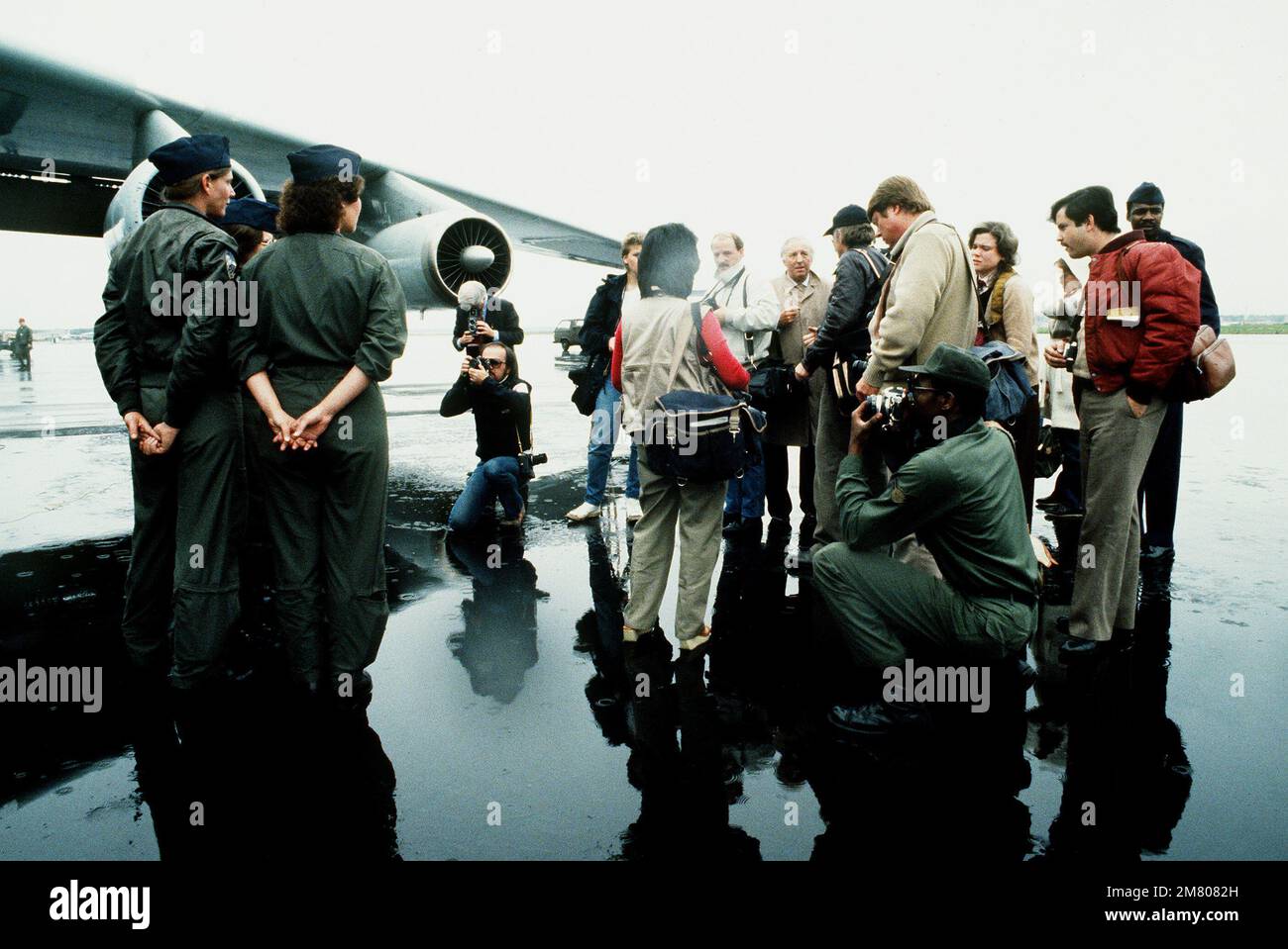 Members of the first Air Force all-female flight crew to fly an ...