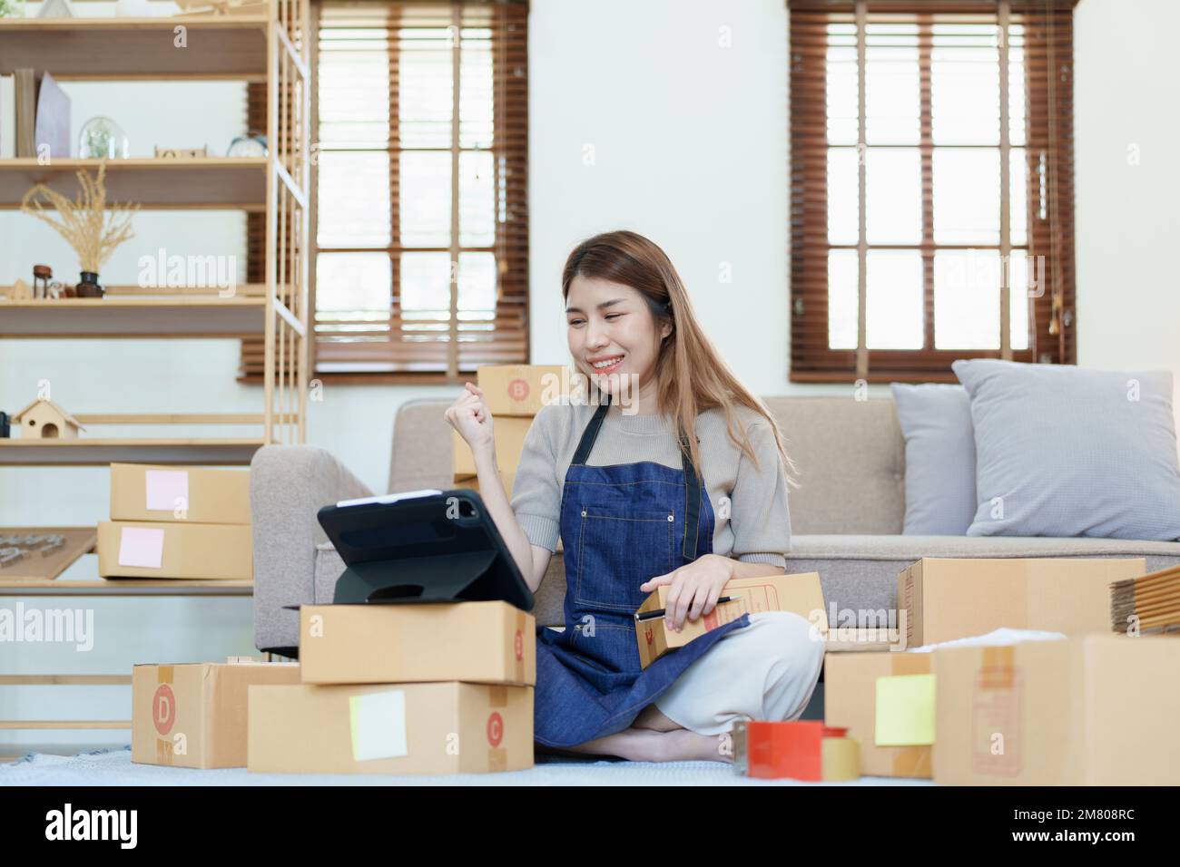 Starting small business entrepreneur of independent Asian woman smiling ...