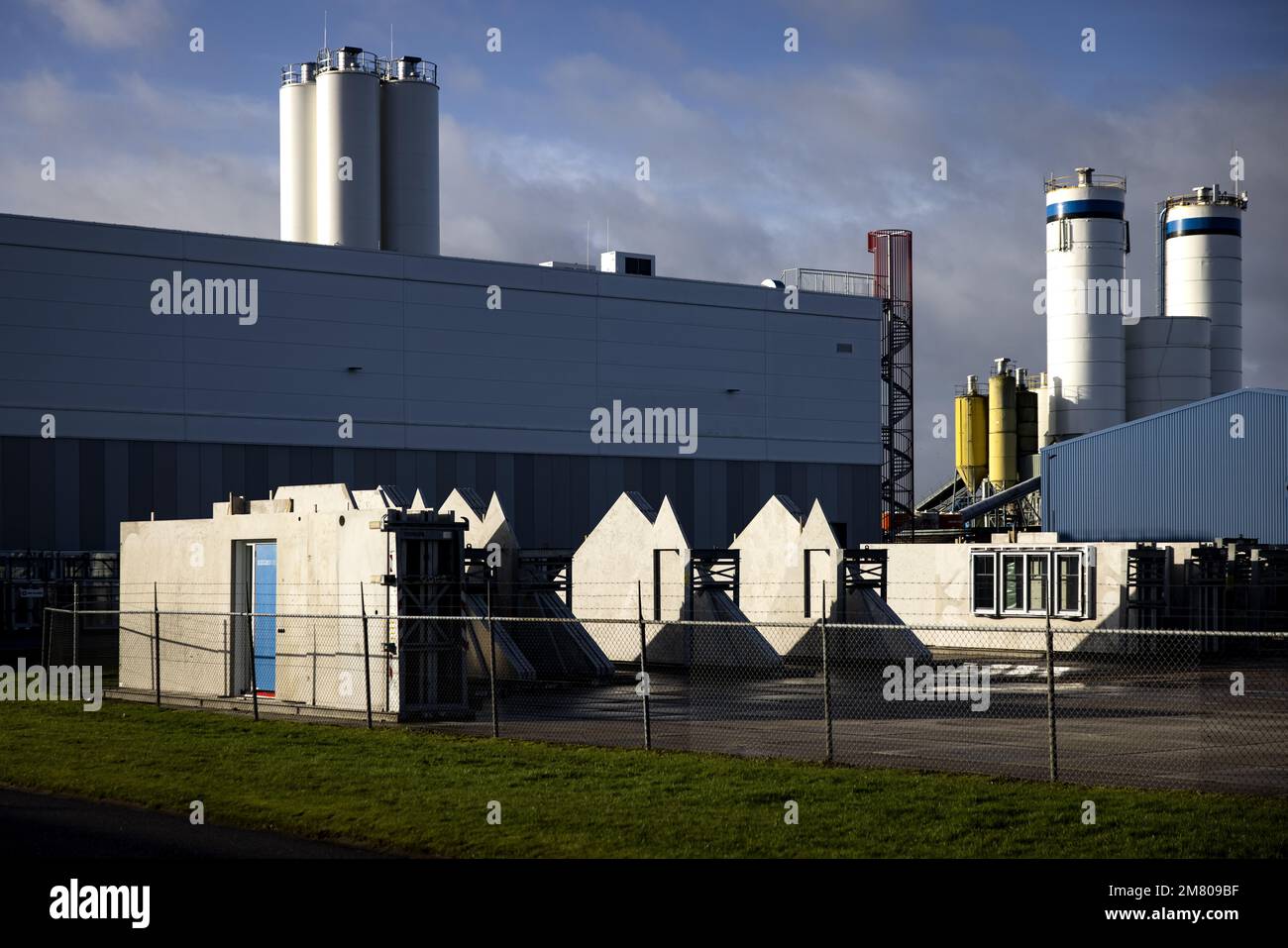 HERENVEEN - Prefab components for homes on the site of a prefab housing ...