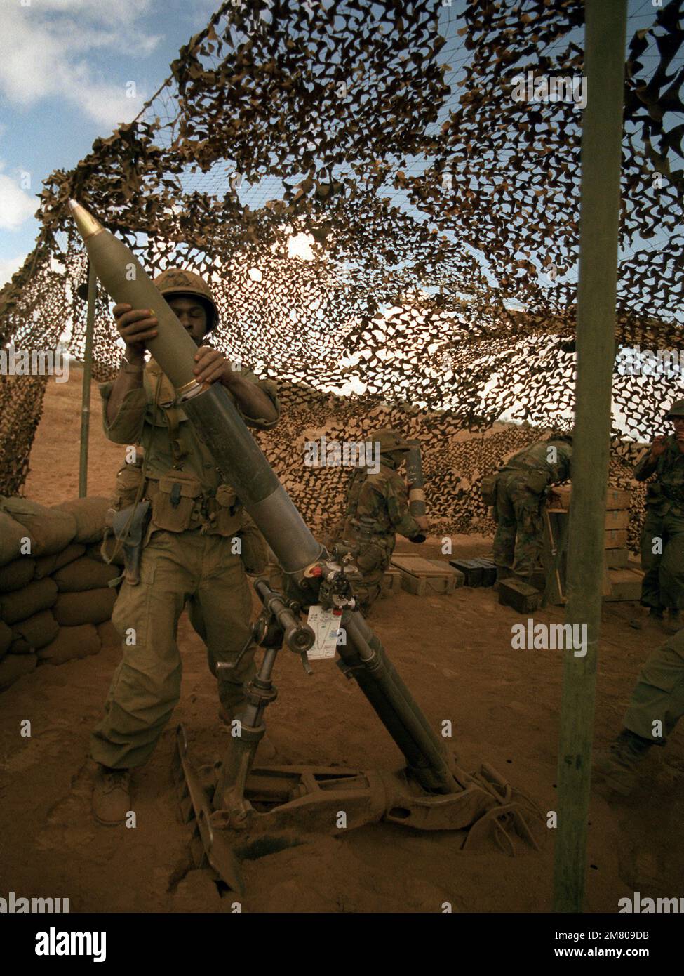 107mm mortar hi-res stock photography and images - Alamy