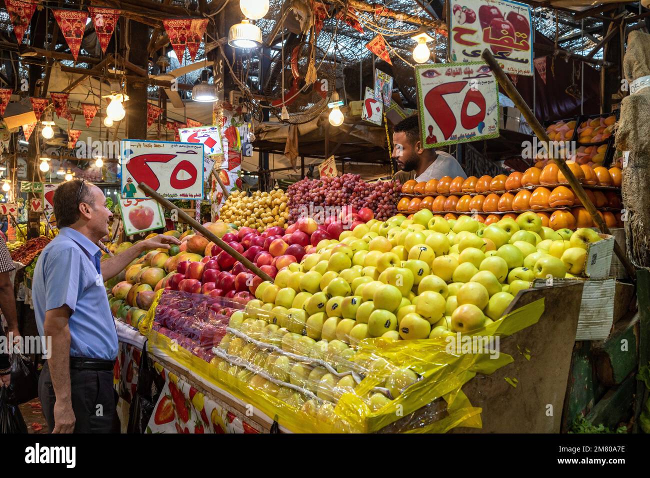 FRUIT AND VEGETABLE STAND, EL DAHAR MARKET, POPULAR QUARTER IN THE OLD ...