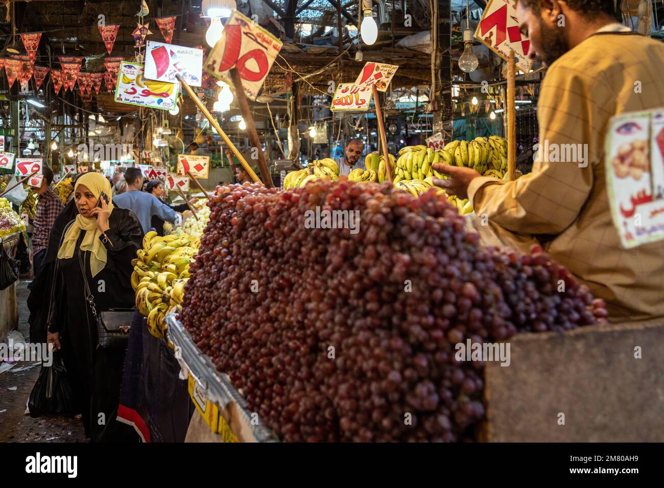 FRUIT AND VEGETABLE STAND, EL DAHAR MARKET, POPULAR QUARTER IN THE OLD ...