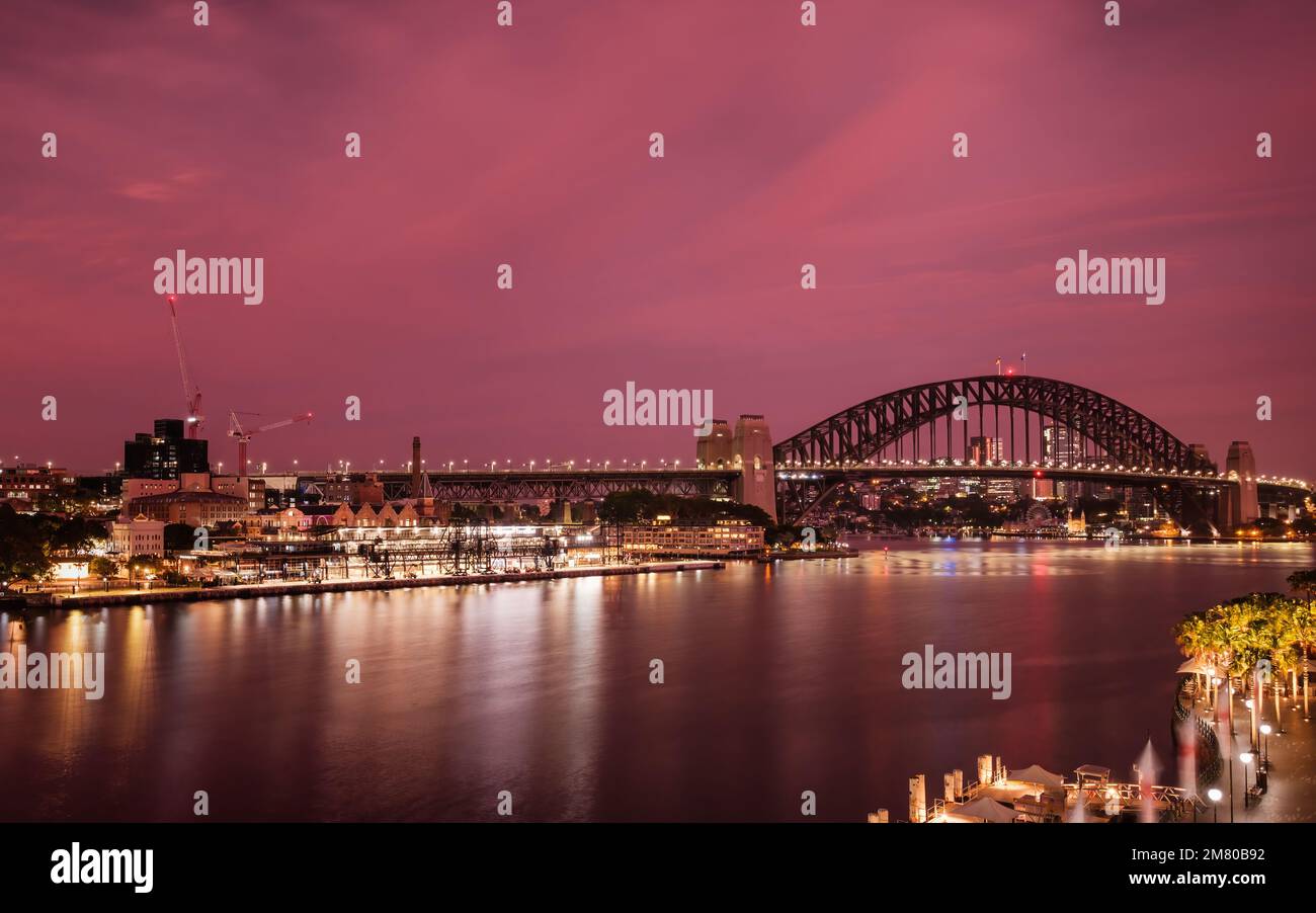 Dramatic purple and pink sky as dawn breaks over Sydney Harbour Bridge ...
