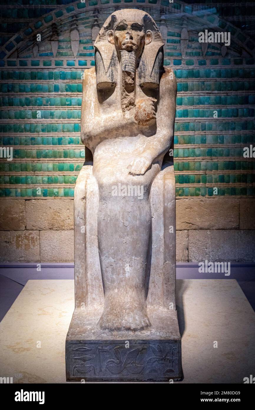 STATUE OF DJOSER, FIRST KING OF THE 3RD DYNASTY AND FOUNDER OF THE OLD ...