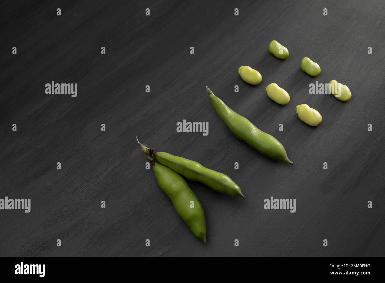 Composition of fresh green beans, in bouquet, with shell, peeled and ...