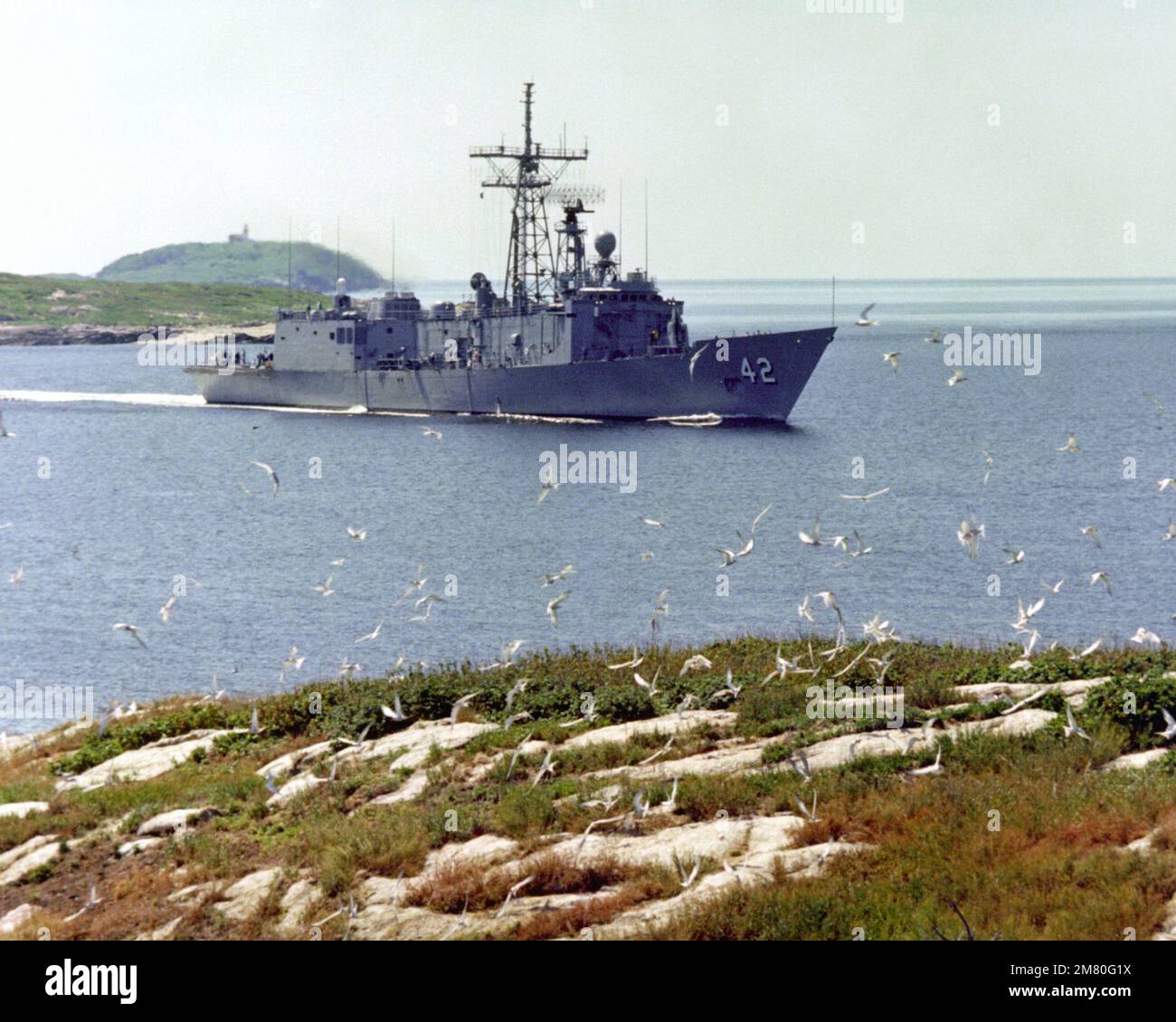 A starboard bow view of the guided missile frigate KLAKRING (FFG-42 ...