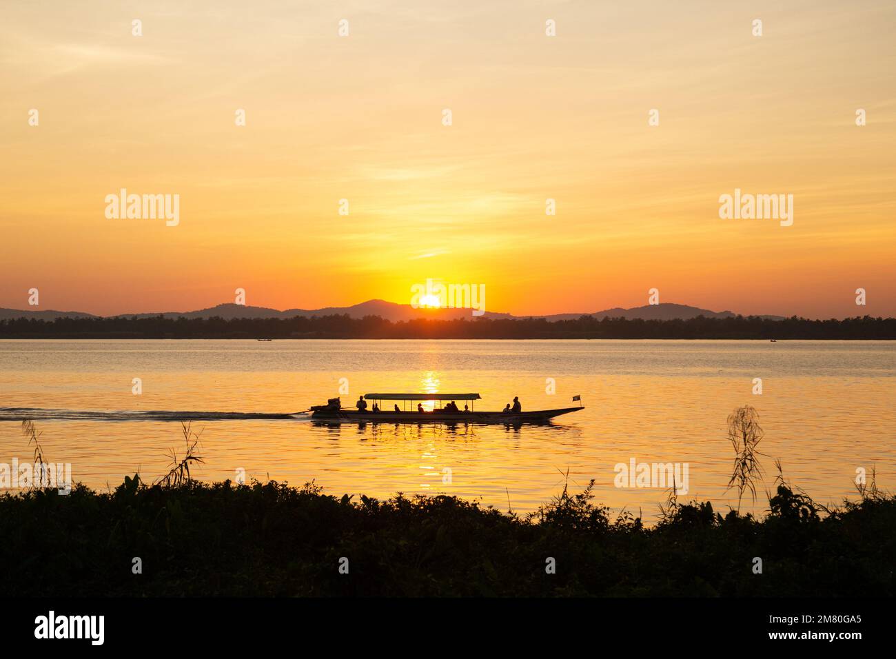 Ayeyarwady river photography hi-res stock photography and images - Alamy