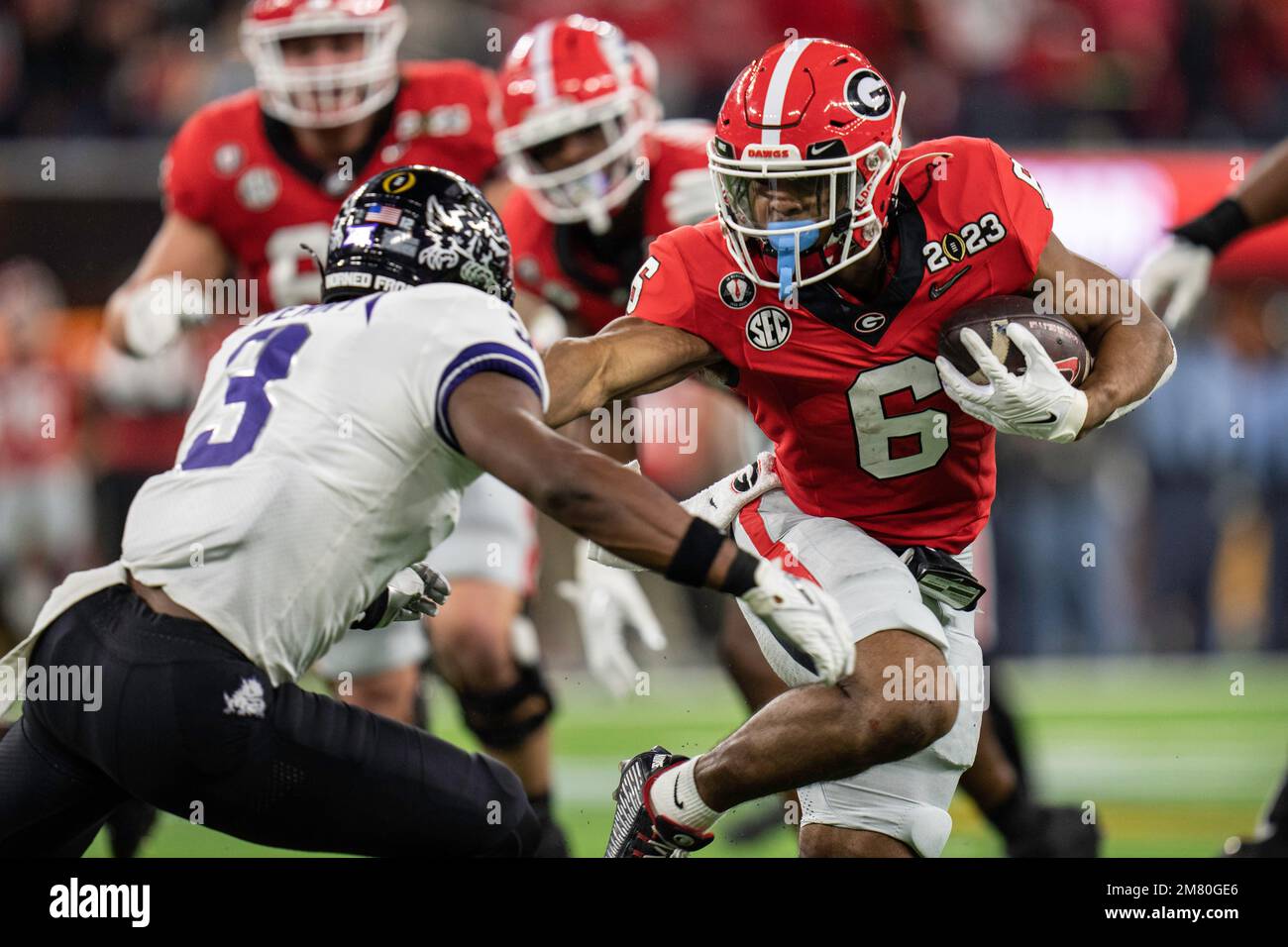 Georgia Bulldogs running back Kenny McIntosh (6) runs the ball against ...