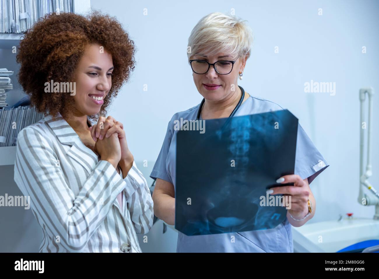 Doctor explaining xray results patient hi-res stock photography and ...