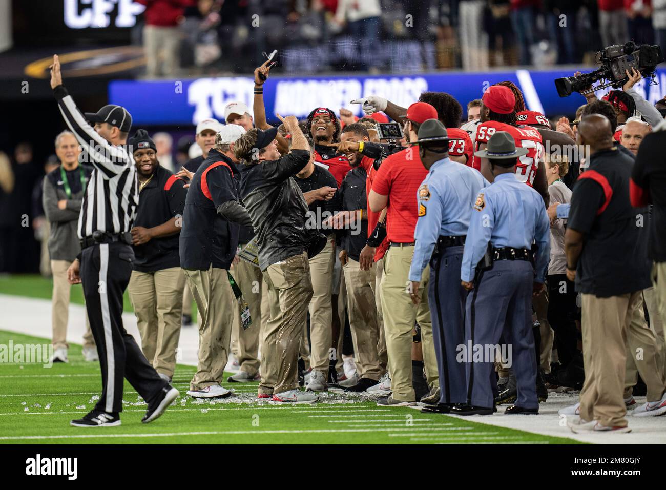 Georgia Bulldogs head coach Kirby Smart celebrates with team during the ...