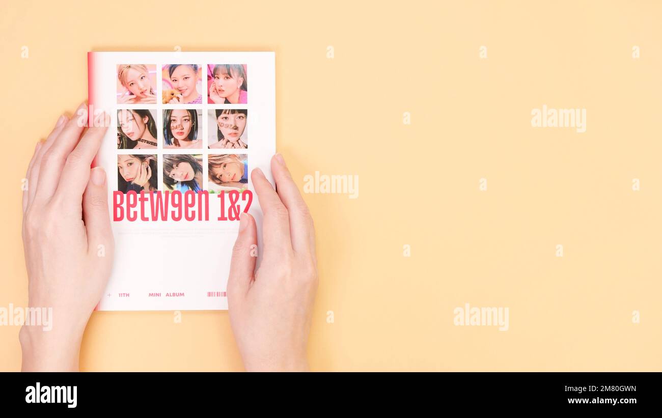 Twice k pop hi-res stock photography and images - Alamy