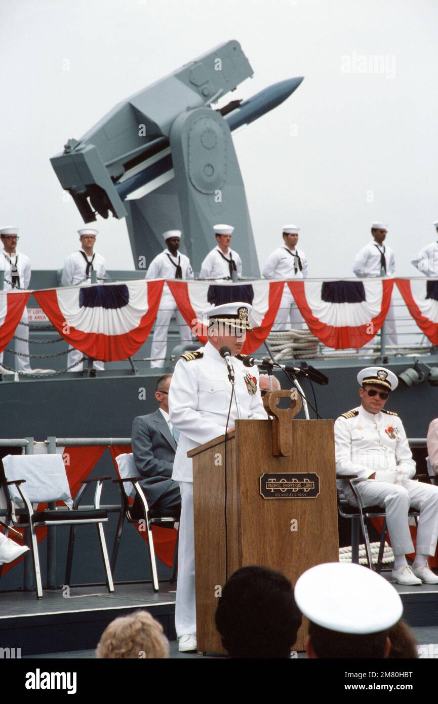 Crewmen line the deck of the guided missile frigate USS JARRETT (FFG 33 ...