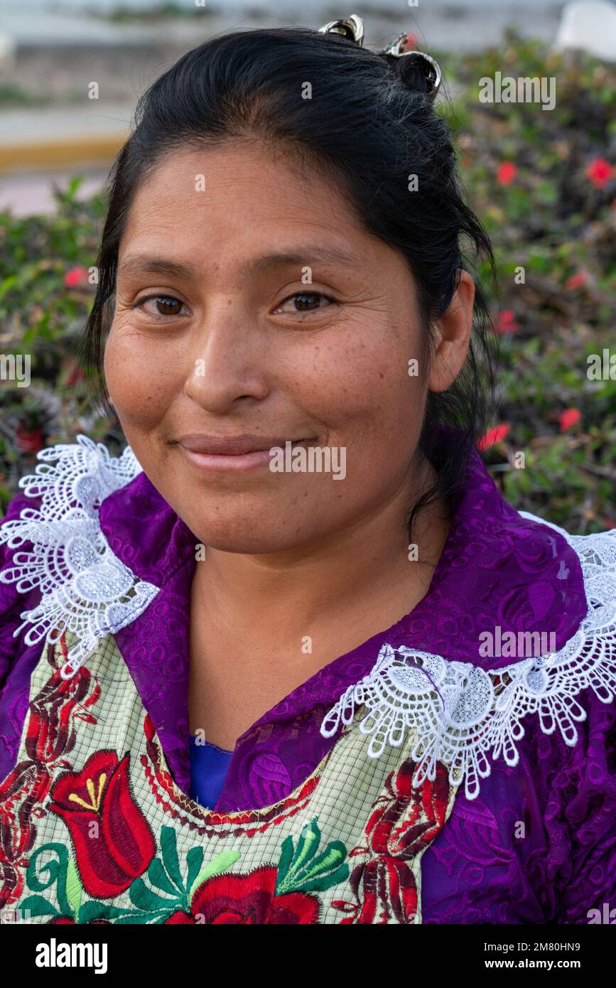 Dress posing stock hi-res stock photography and images - Alamy