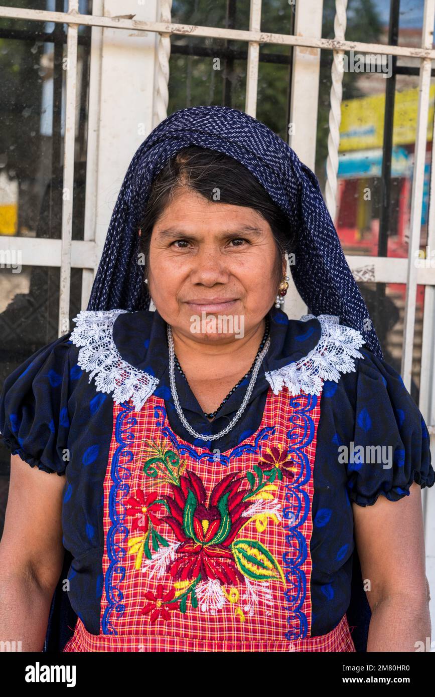 Rebozo hi-res stock photography and images - Alamy