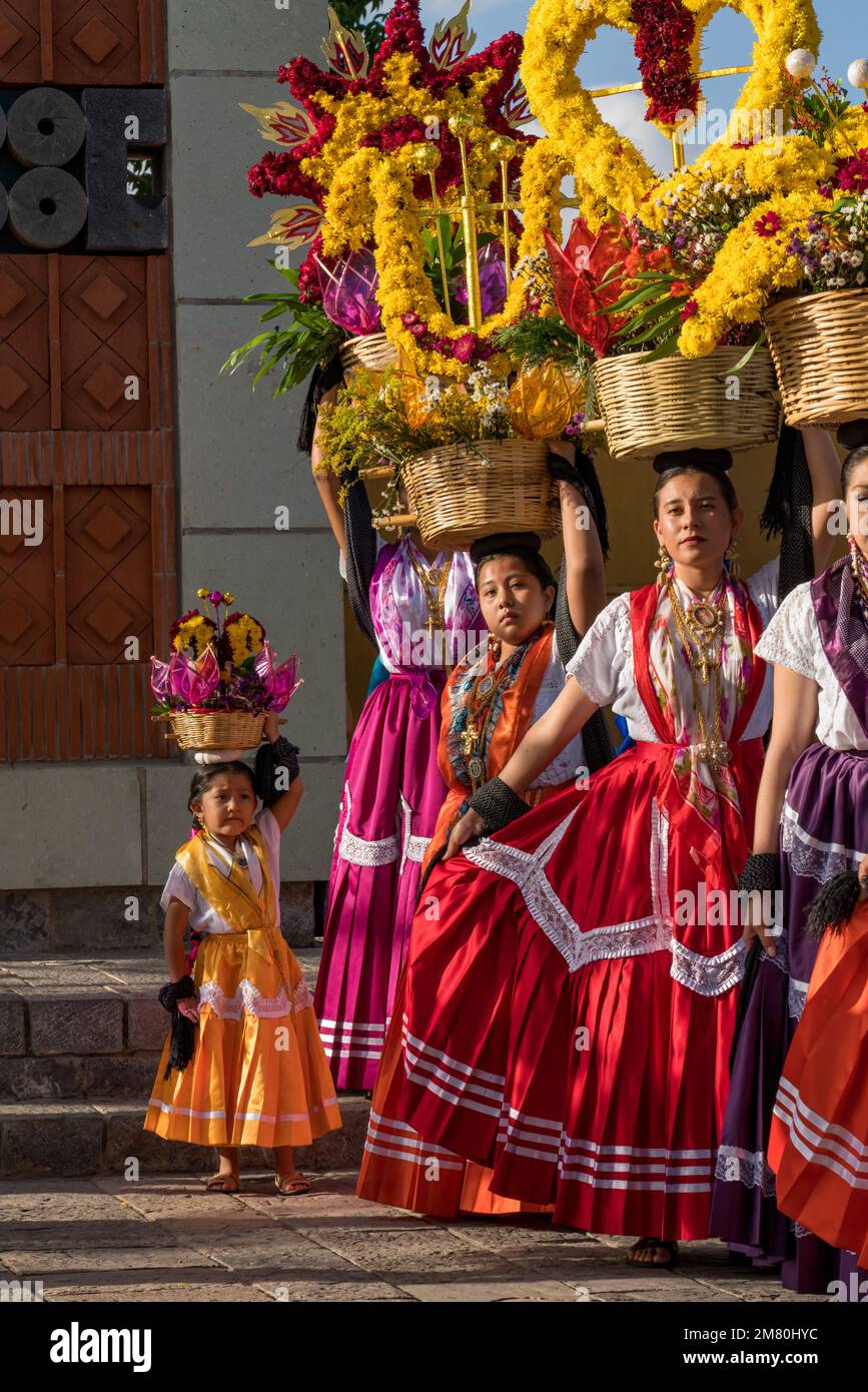 Chinas Oaxaquenas dancers with decorated flower baskets on their heads ...