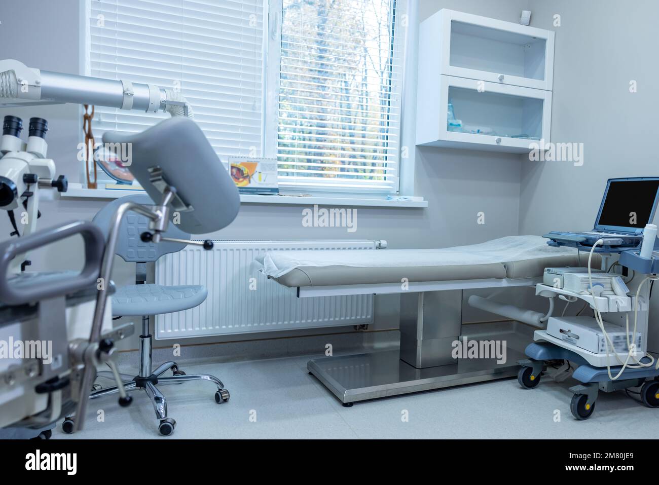 Examination room at a doctor's office hi-res stock photography and ...