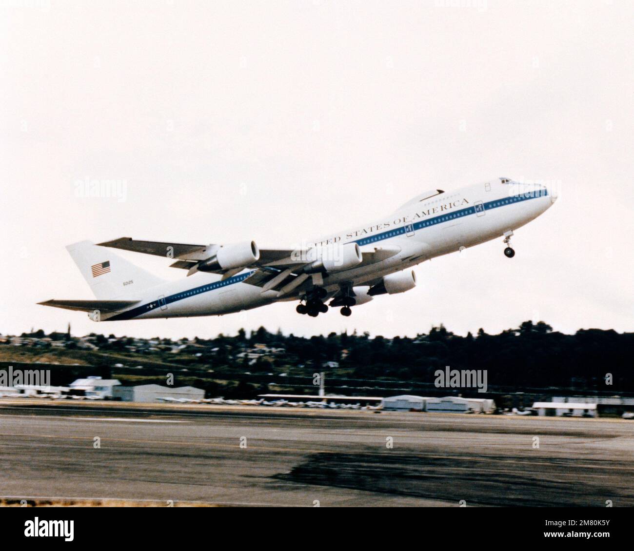 A right side view of an E-4B Advanced Airborne Command Post aircraft ...