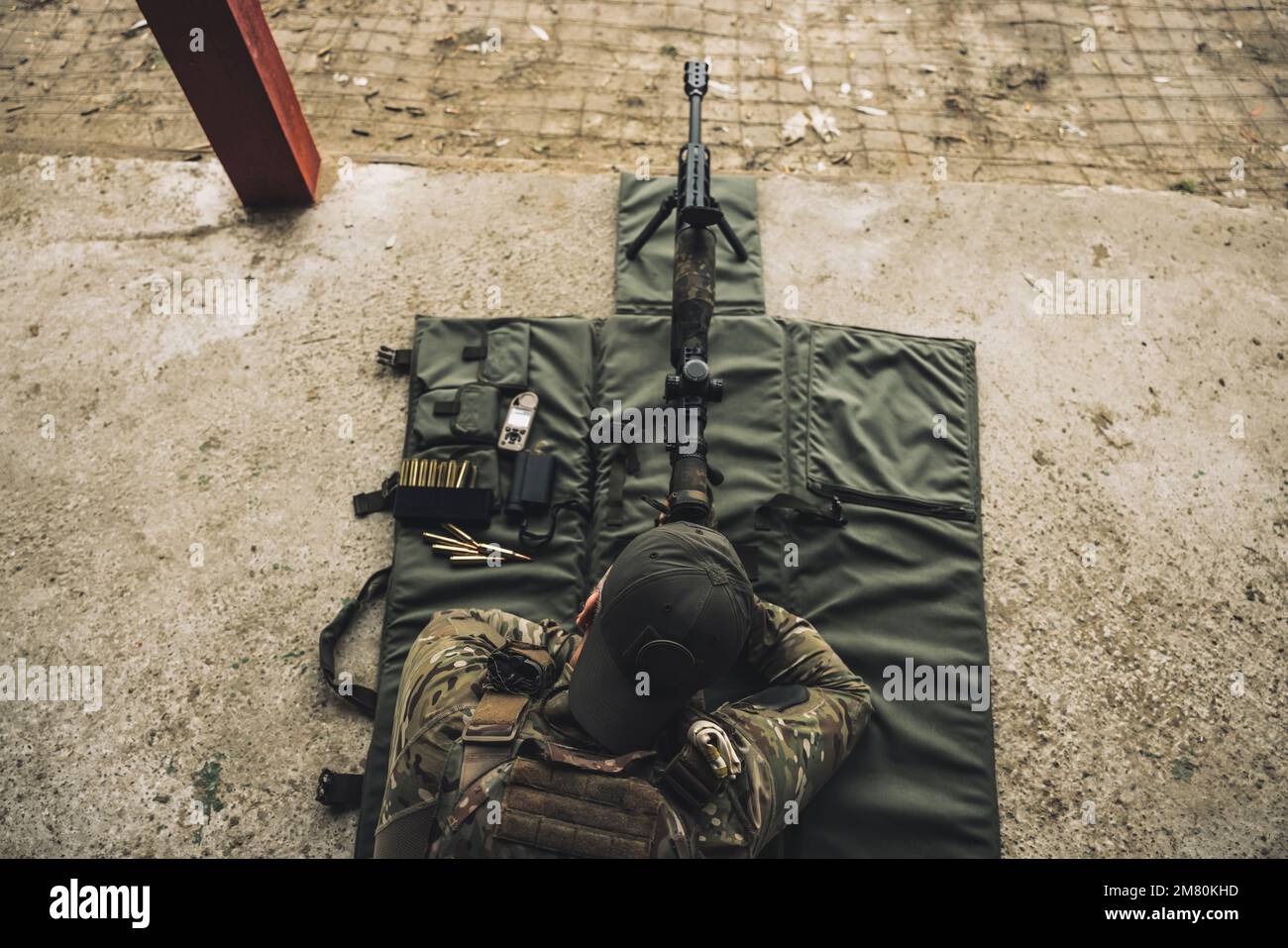 Soldier with rifle bfor shooting the target Stock Photo - Alamy