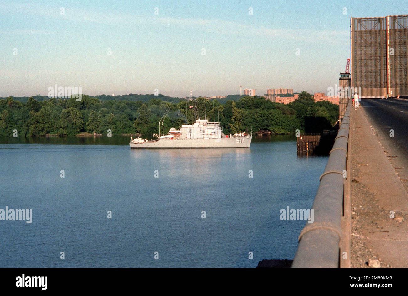 A starboard beam view of the ocean minesweeper USS AFFRAY (MSO 511 ...