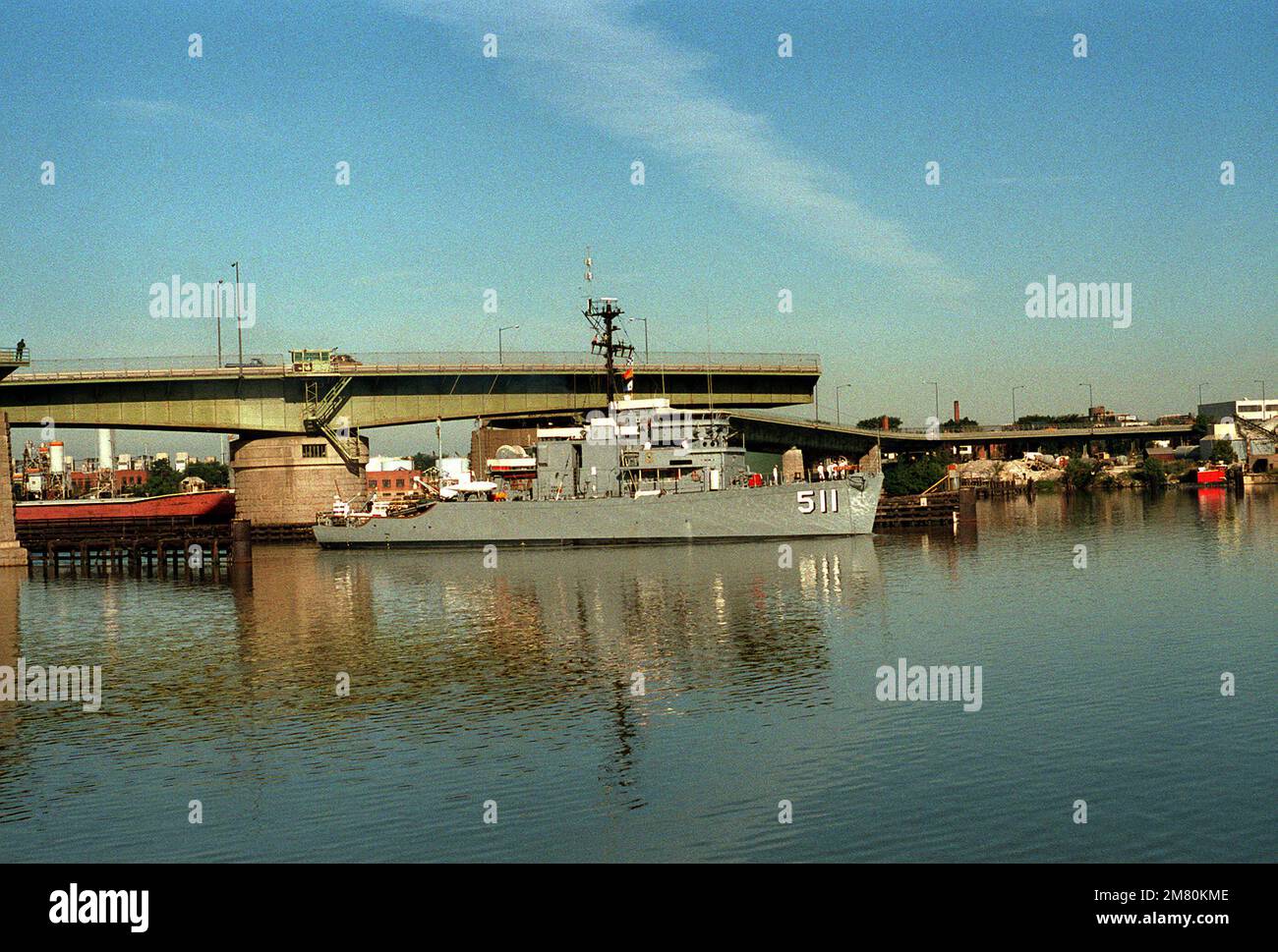Starboard view of the USS AFFRAY(MSO-511) passing through the opened ...